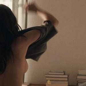 Emily Ratajkowski Sexy Lying And Stealing 8 Pics Video