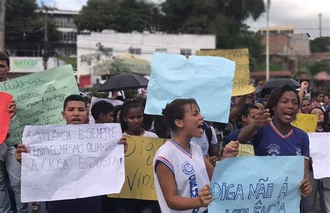 Depois de protesto estudantes e professores invadem Câmara para