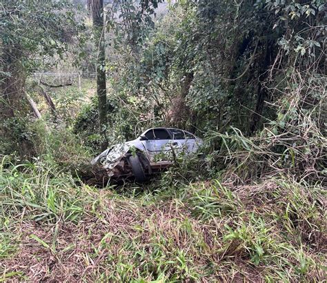 Carro Capota E Cai Em Barranco Na PR 180 PP News FB