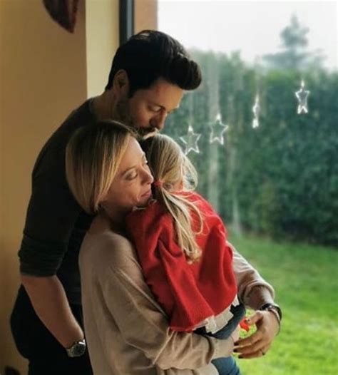 Si Racconta Andrea Giambruno Il Compagno Di Giorgia Meloni