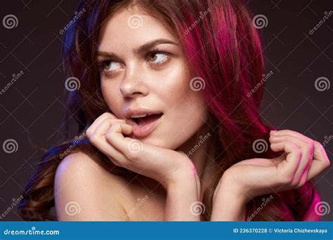 Pretty Woman Makeup Posing Naked Shoulders Hairstyle Model Lifestyle