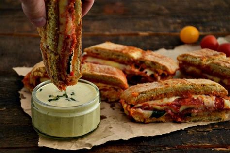 Sandvis Umplut Cu Branzeturi Si Salam Food Sausage Meat