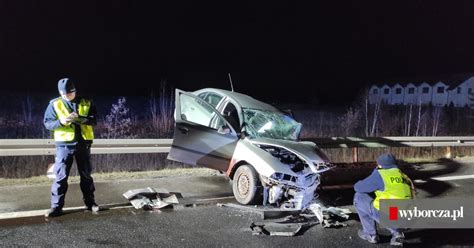 Śmiertelny wypadek na drodze krajowej nr 91 nie żyje 33 letni kierowca