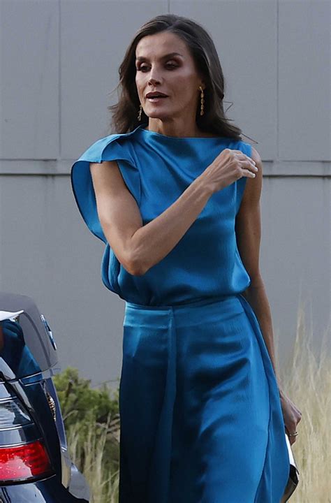 La Reina Letizia deslumbra en su última cita con el Periodismo