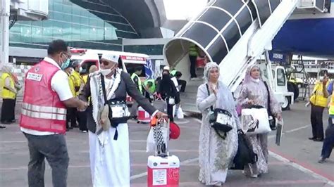 Jemaah Haji Kloter Pertama Debarkasi Makassar Tiba Di Tanah Air