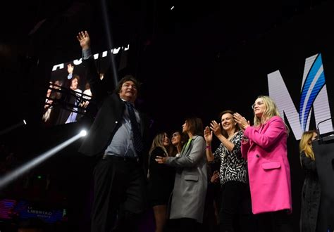 Milei cerró su campaña con un multitudinario acto y pidió a la gente