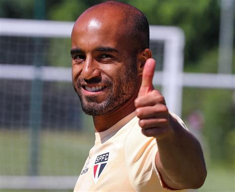 Lucas Moura não fica em cima do muro e comenta sobre prioridades do São