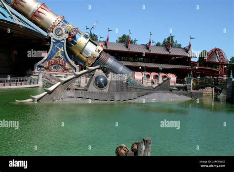 Nautilus Mystery Attraction Disney Land Paris Captain Nemo S Nautilus