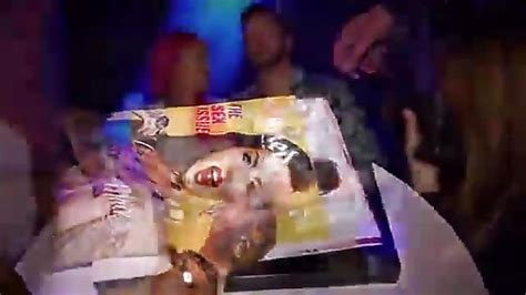 Stripper Corpo Perfeito Se Exibindo Garotaporno