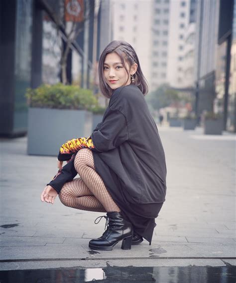 丝袜有瘾明星丝袜素人丝袜接投稿 on Twitter 曾可妮 网袜小魔女