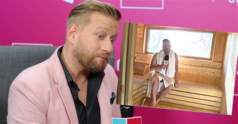 Dzień dobry TVN Bartek Jędrzejak pokazał za dużo Rozkraczył się w