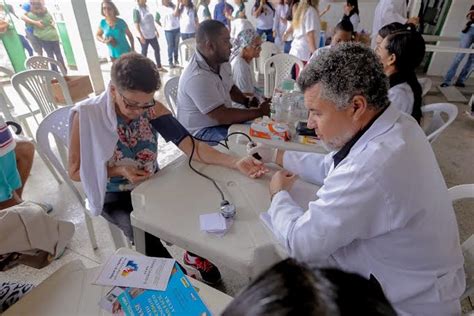 Prefeito Dinha marca presença e Projeto Prefeitura nos Bairros leva
