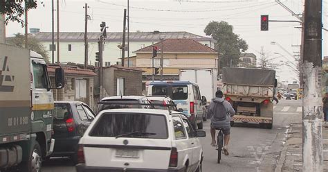 G1 Moradores denunciam aumento de assaltos em rua de São Vicente SP