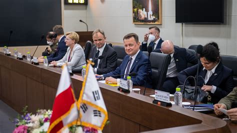 Czołgi K2 armatohaubice K9 i wyrzutnie K239 Chunmoo Wicepremier