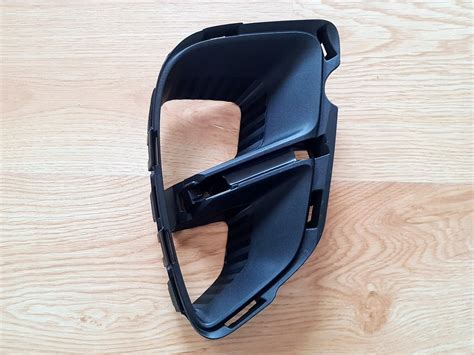 Kratka zderzaka prawa RENAULT CAPTUR II NOWA ORYGINAŁ 261A21107R za 210