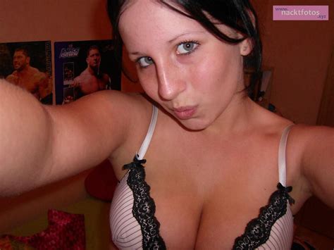 Suesse Teen Exfreundin Mit Dicken Titten Im Bh Selfie Nacktfotos