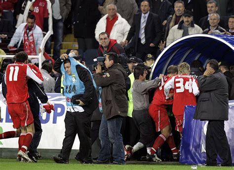 Bonkers By The Bosphorus Why Fenerbahce Vs Galatasaray Is More Than A