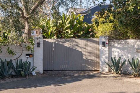 Modern Gate Designs For Your Driveway Front Entryway Or Backyard Fence