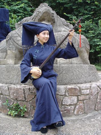 歌海视觉盛宴 广西壮族天琴美女 国学网 国学经典 国学大师 国学常识 中国传统文化网 汉学研究
