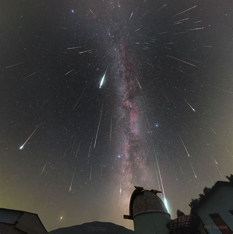 Chuva De Meteoros Perseidas Veja Imagens Ao Redor Do Mundo