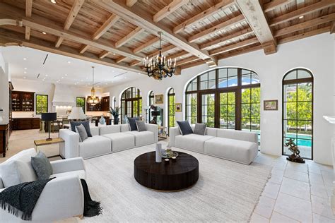 Photo 18 Of 21 In Palm Beach Meets Naples In This Mizner Mansion By