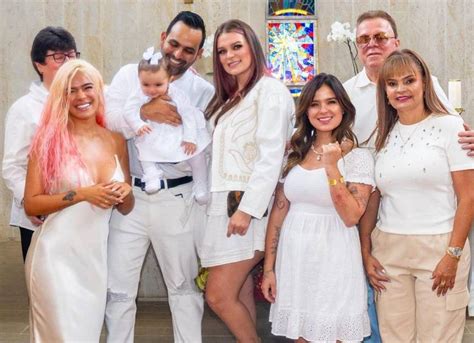 Karol G Roba Miradas En El Bautizo De Su Sobrina El Sol De Mixco