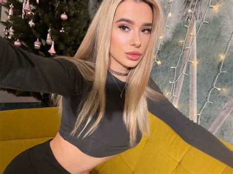 Miranda054 Webcam Model Profile Xhamsterlive