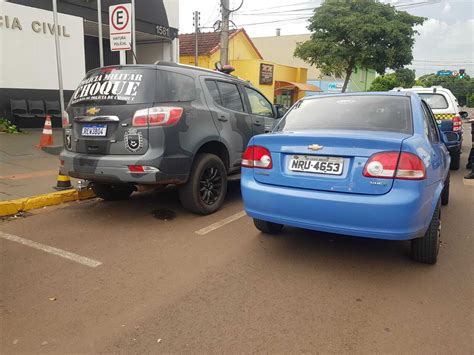 Bandido troca tiros ameaça promotora no trânsito e é preso arma