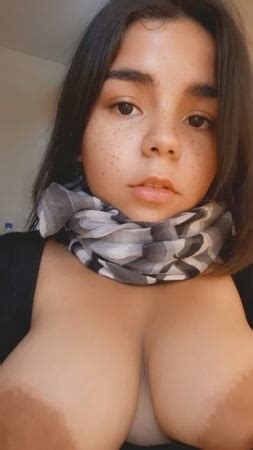 See And Save As Puta De Con Grandes Tetas Y Gran Culo Tocandose La