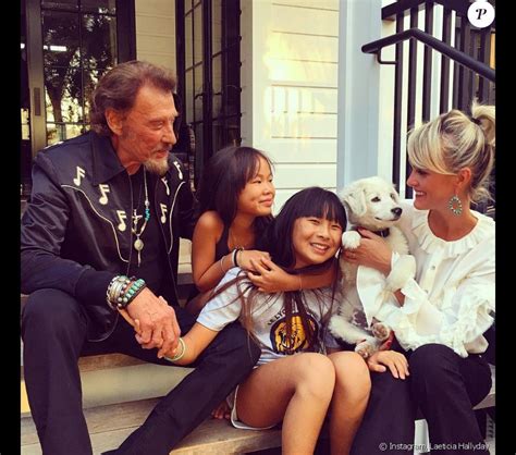 Johnny Hallyday Et Laeticia Avec Leurs Filles Jade Et Joy Devant Leur