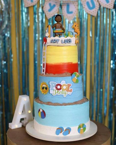Bolo Pool Party infantil 27 inspirações criativas Bolo Guaraná
