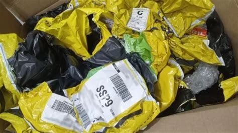 Dig Prende Tr S Ladr Es Ap S Roubo A Entregador De Compras Pela