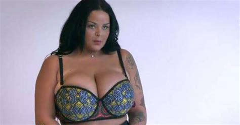 sarah fraisou Nue dans Les anges de la télé réalité