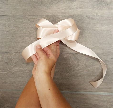 List 105 Images How To Tie A Ribbon Around A Box Diagonally Superb