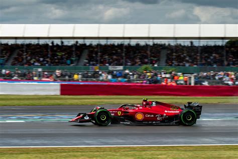 Sainz Crava Primeira Pole Da Carreira Em Classifica O Chuvosa No Gp Da