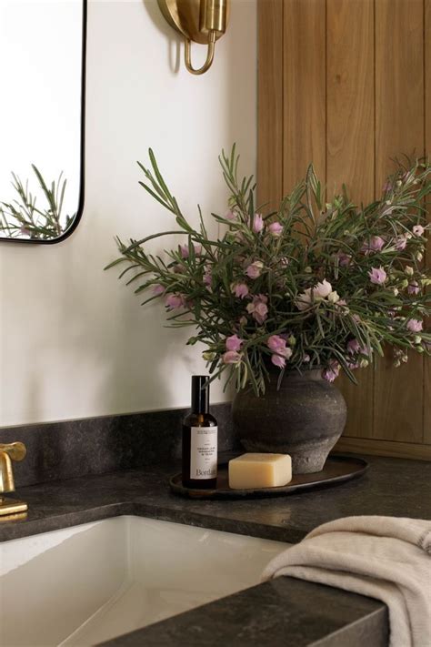 Pin By Caroline Nyambura On Inspiration Bathroom Flowers Bathroom