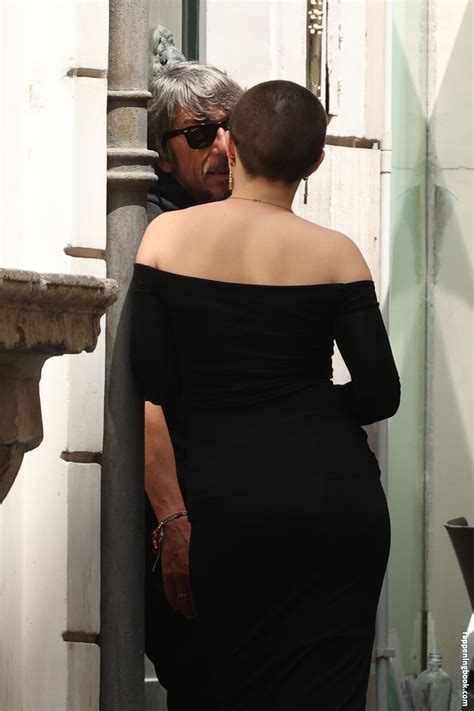 Florence Pugh Nude The Fappening Photo 5331182 FappeningBook
