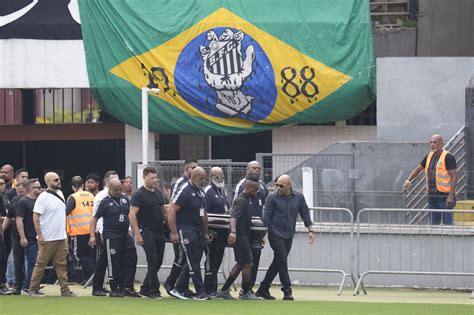 Pelé será velado 24 horas en estadio de Santos