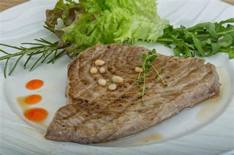 Bife De Atum Grelhado Foto Premium