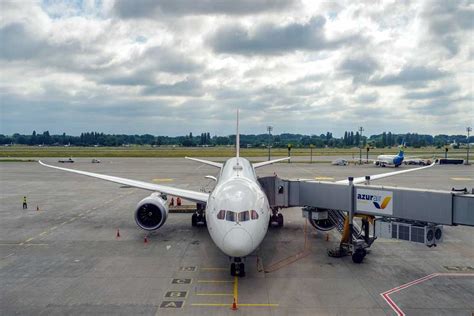 Mai multe companii aeriene europene refuză staționarea peste noapte în