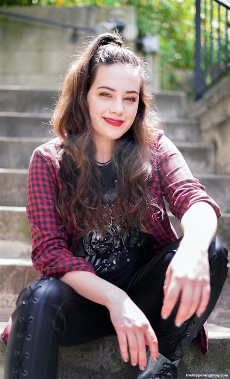 Mary Mouser Sexy Photos Possible Leaked Nude Video Hot Scenes