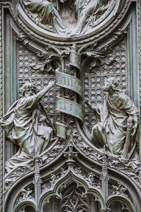 Las Esculturas De Los Santos Y De Los M Rtires Que Adornan La Catedral