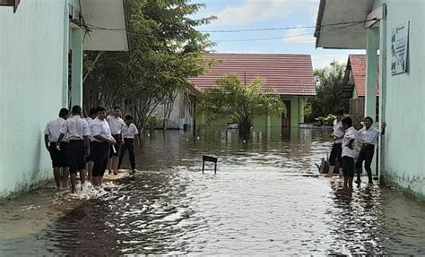Sekolah Di Singkil Masih Libur Karena Banjir WASPADA