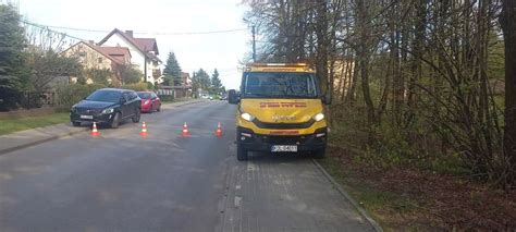 Piątkowe zderzenie samochodu osobowego z motocyklem w Bukownie FOTO