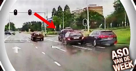 Aso Bestuurder Haalt Idiote Actie Uit Bij Stoplicht Video Telegraaf Nl