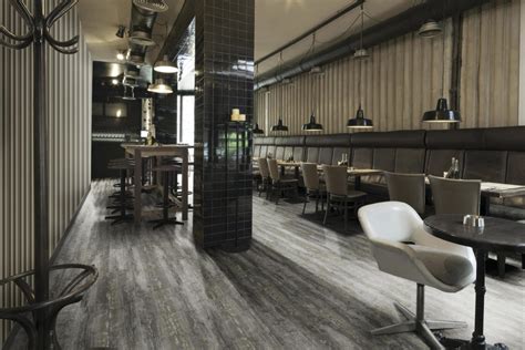 PISO VINÍLICO X PISO LAMINADO Cajomar Decorações