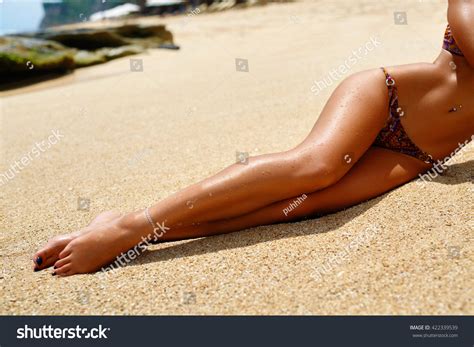 Woman Legs On Beach Beautiful Sexy库存照片422339539 Shutterstock