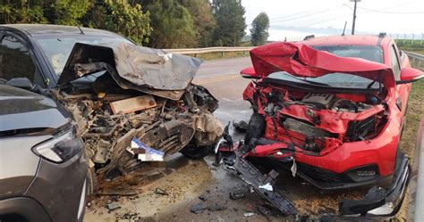 Acidente entre três veículos na SC 110 em Ituporanga deixa 2 vítimas
