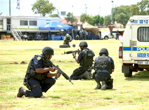 Montana Wa Pitori On Twitter RT LirandzuThemba ACTION Responding