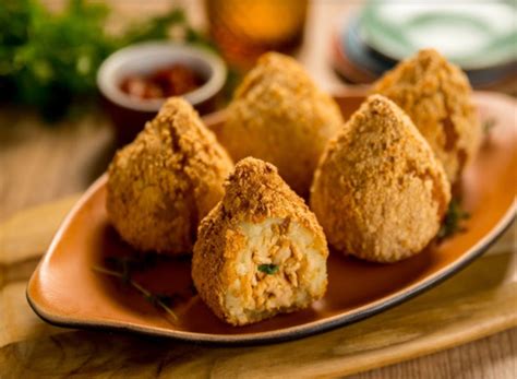Dia da coxinha receita saborosa e fácil de preparar